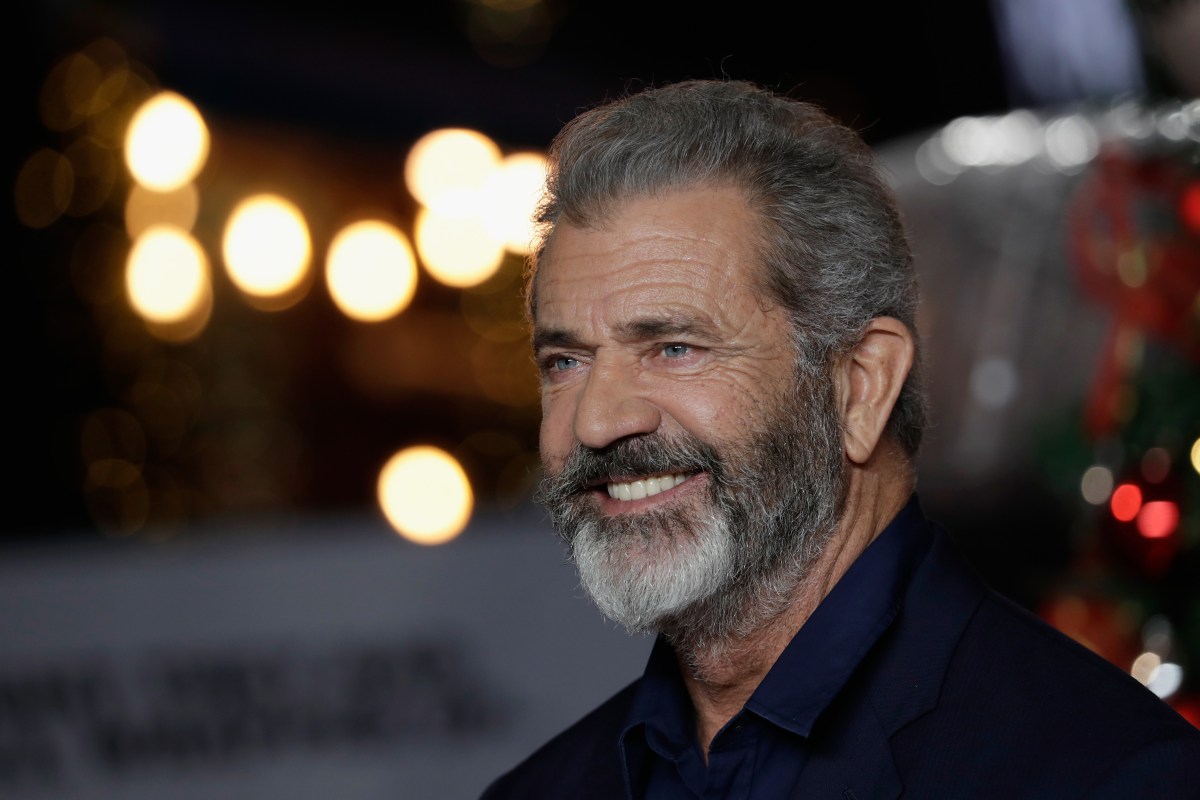 El económico auto que Mel Gibson ha manejado por años - La Opinión