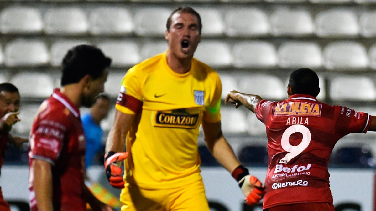 Exfutbolista anuncia que va por presidencia de Perú y encabeza las ...