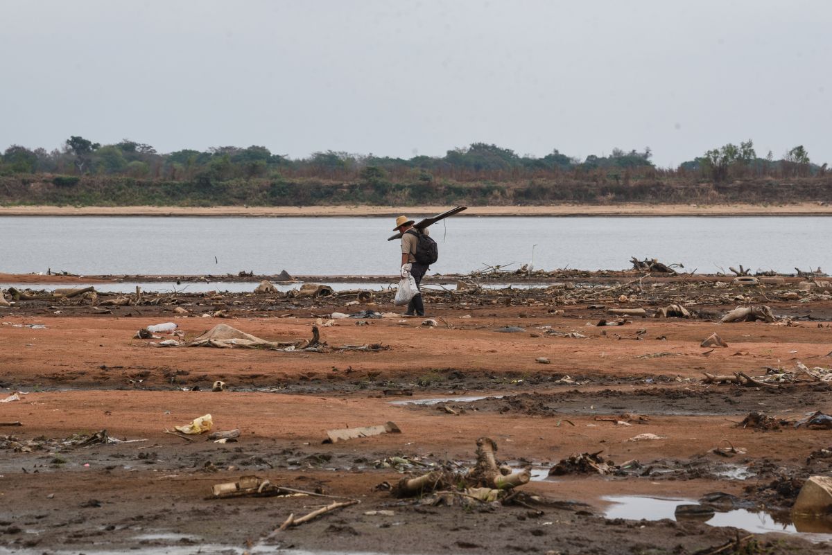 La histórica sequía del río Paraguay amenaza a la economía del país ...