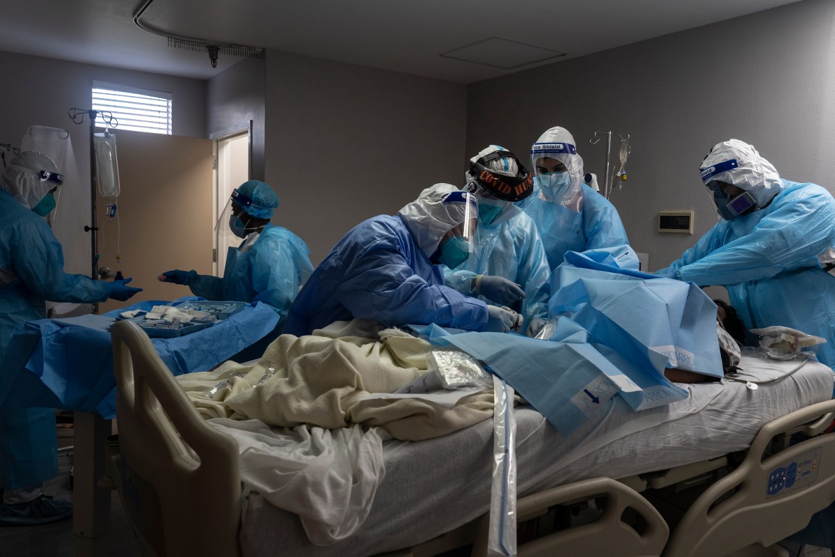 Paciente intubado toca el violín para médicos y otros pacientes - La ...