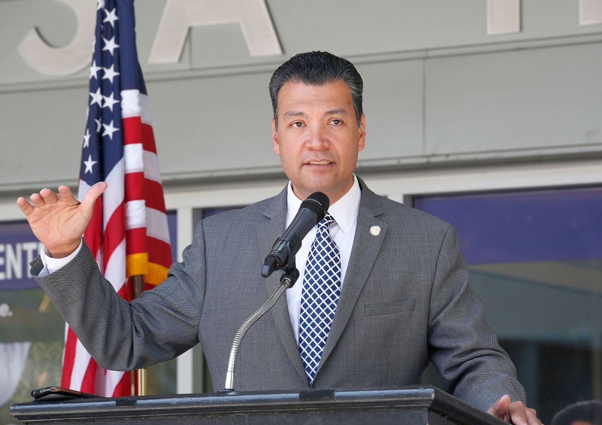 Alex Padilla deja la secretaría de estado para irse al senado de EE.UU ...