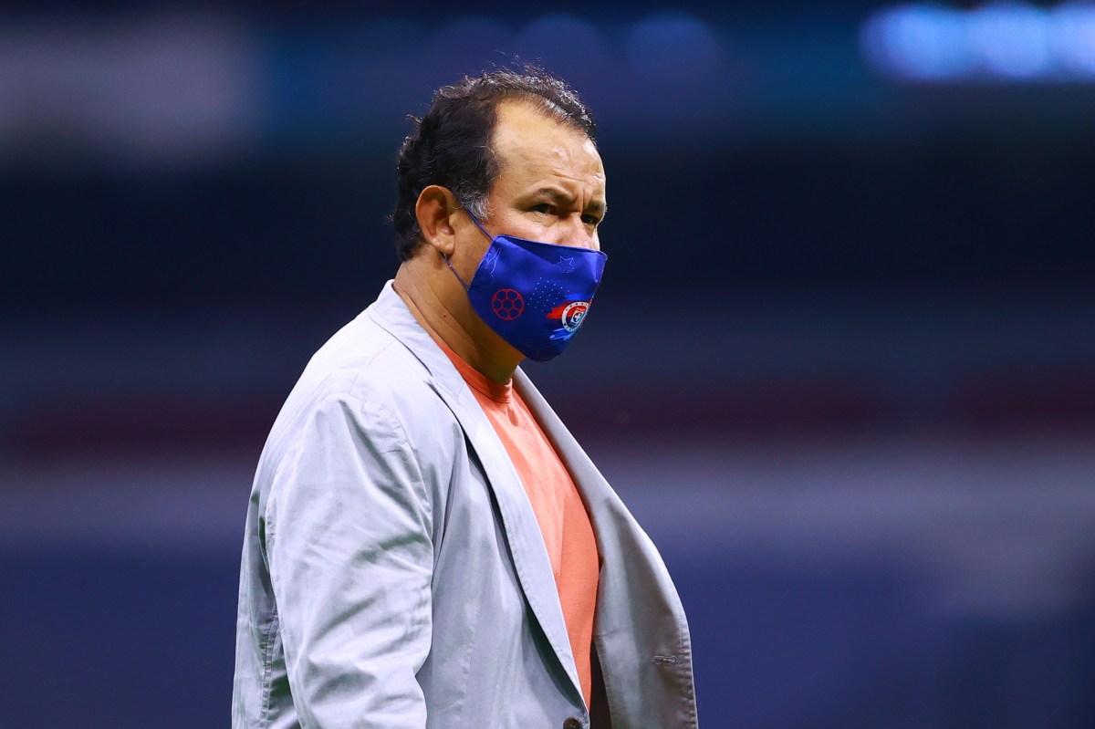El entrenador de Cruz Azul rompió 2 marcas - La Opinión