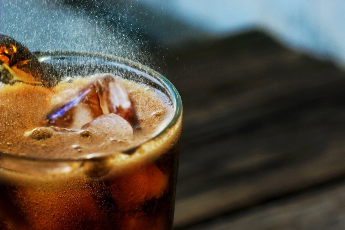 Dr. Pepper lanza tres sabores de refresco sin azúcar - La Opinión