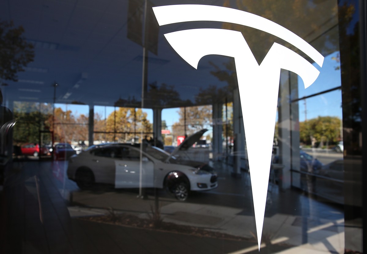 El Model S de oro se convierte en el Tesla más caro del mundo - La Opinión