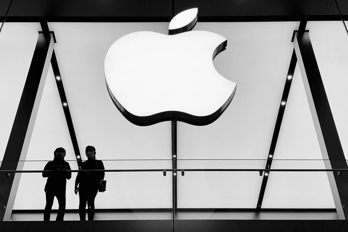 Apple avanza en sus esfuerzos por construir un auto eléctrico - La Opinión