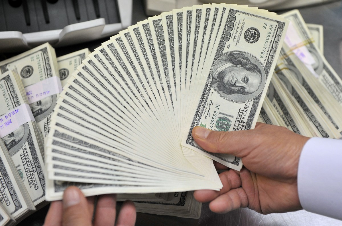 Es una broma: un cheque de estímulo de $2,500 dólares que llegaría el ...