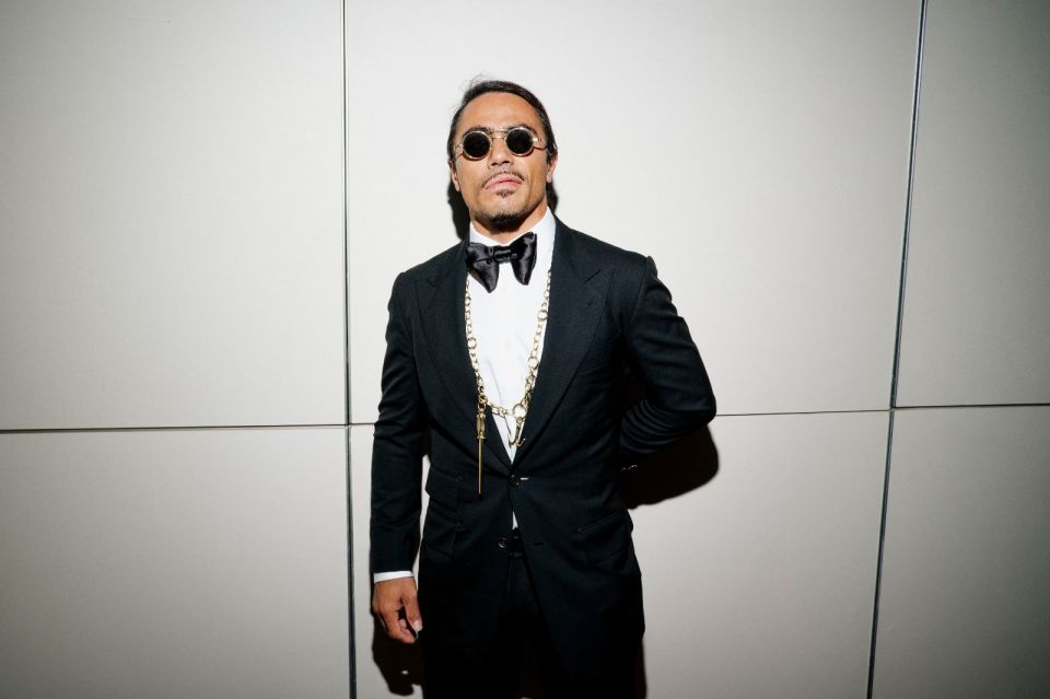 “Salt Bae”, la razón por la que los chefs sazonan la comida desde lo ...