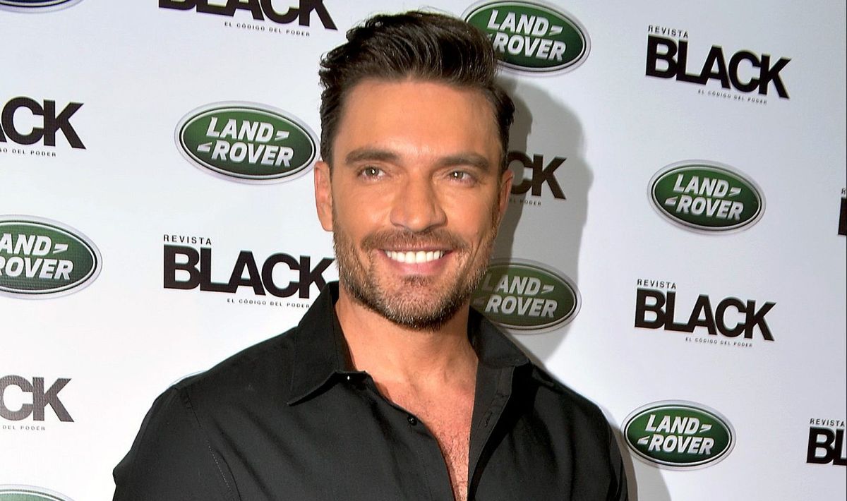 VIDEO: Julián Gil le sacó brillo a la pista junto a una famosa banda de ...