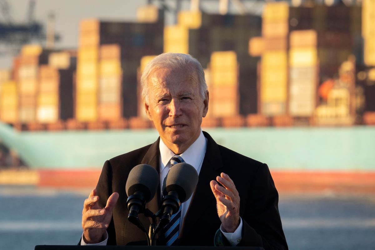 Biden podría firmar el lunes la Ley de Infraestructura - La Opinión