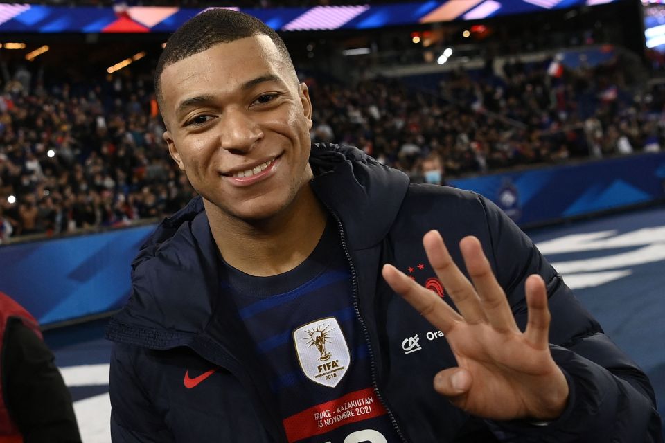 Mbappé demuestra su lado más tierno: adoptó un oso panda bebé [VIDEO ...