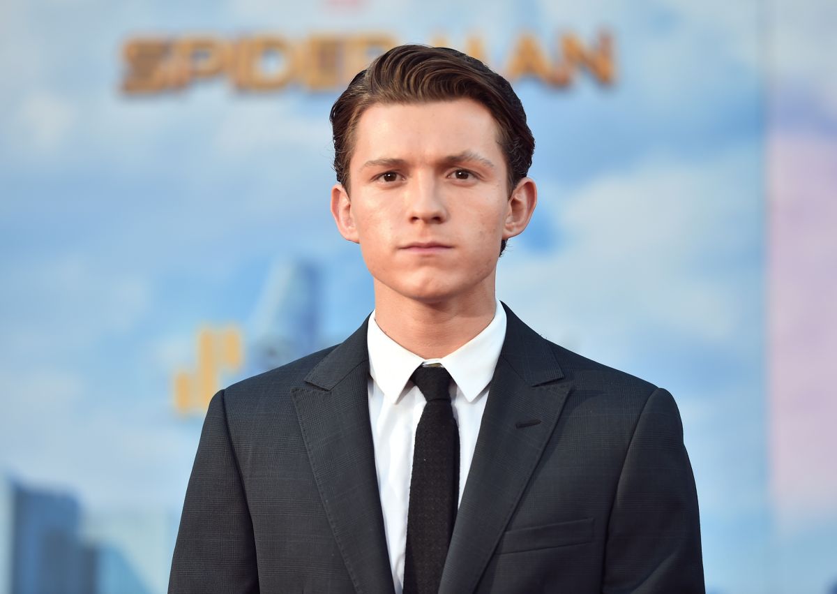 Tom Holland Presume Su Español Al Lado De Antonio Banderas La Opinión