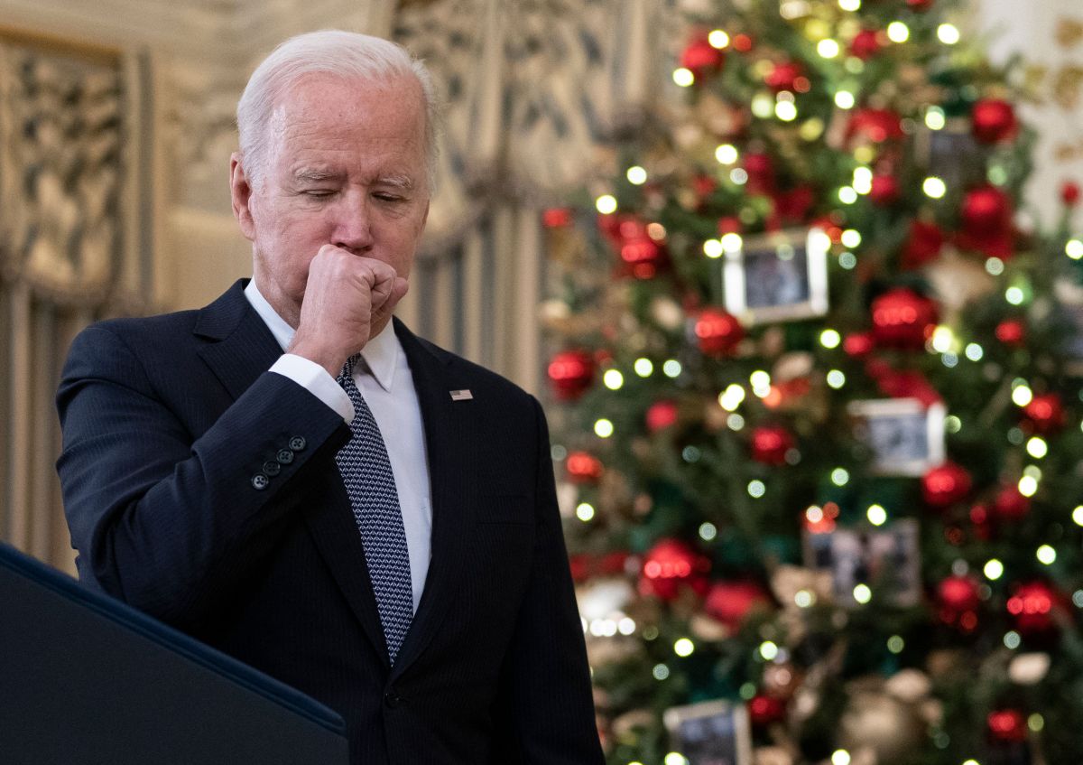 ¿Por qué tiene esa tos el presidente Joe Biden? - La Opinión