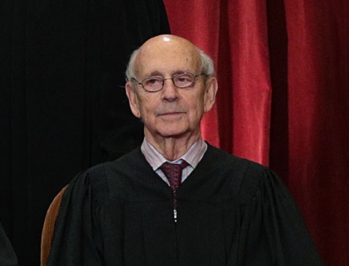 Juez Stephen Breyer se retira de la Corte Suprema - La Opinión