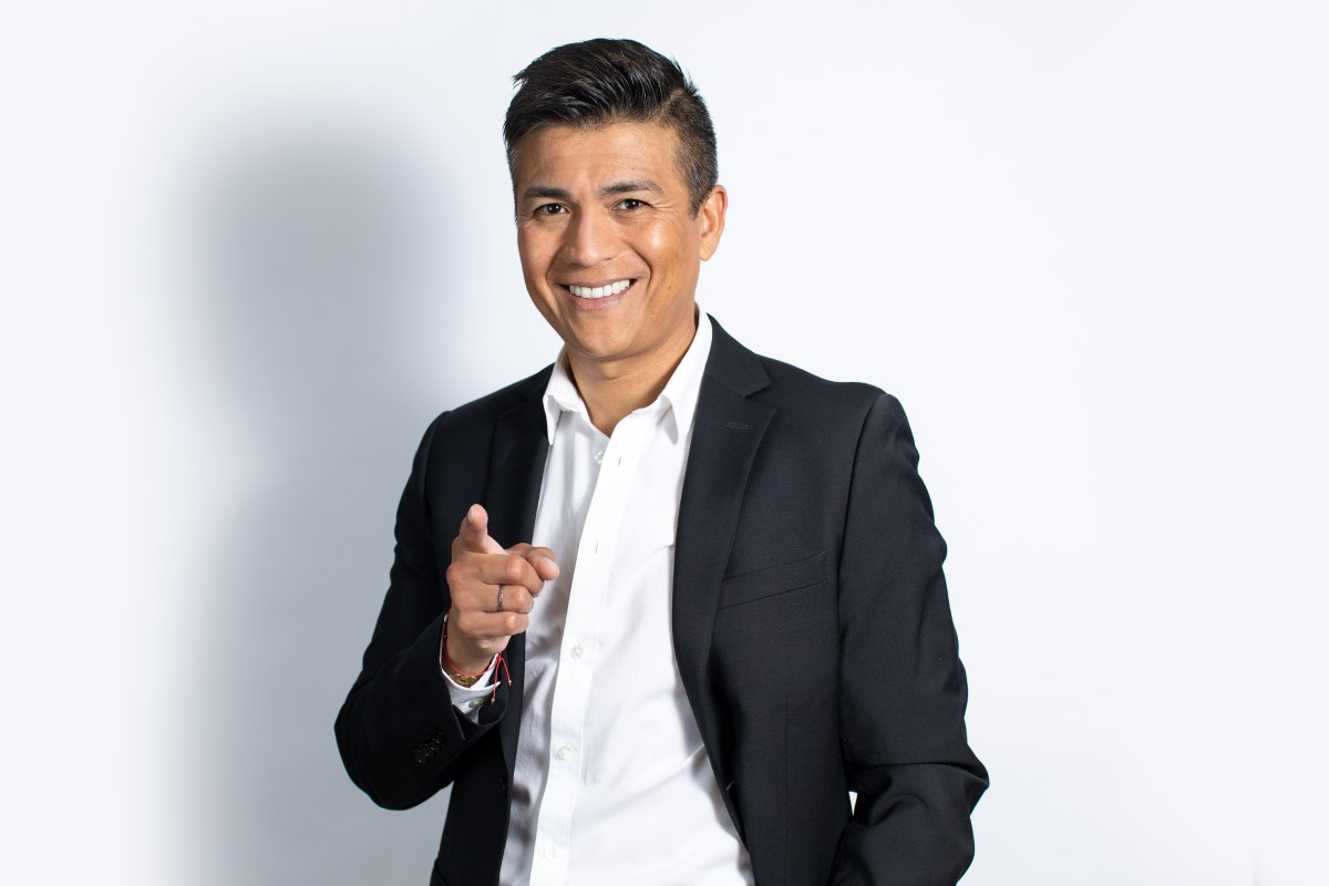 Américo regresa con más fuerza - La Opinión