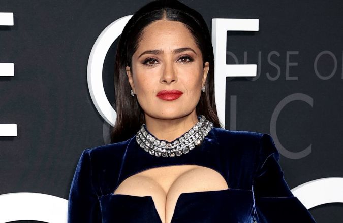 Salma Hayek moja sus atributos en piscina y celebra 25 millones de seguidores en Instagram - La ...