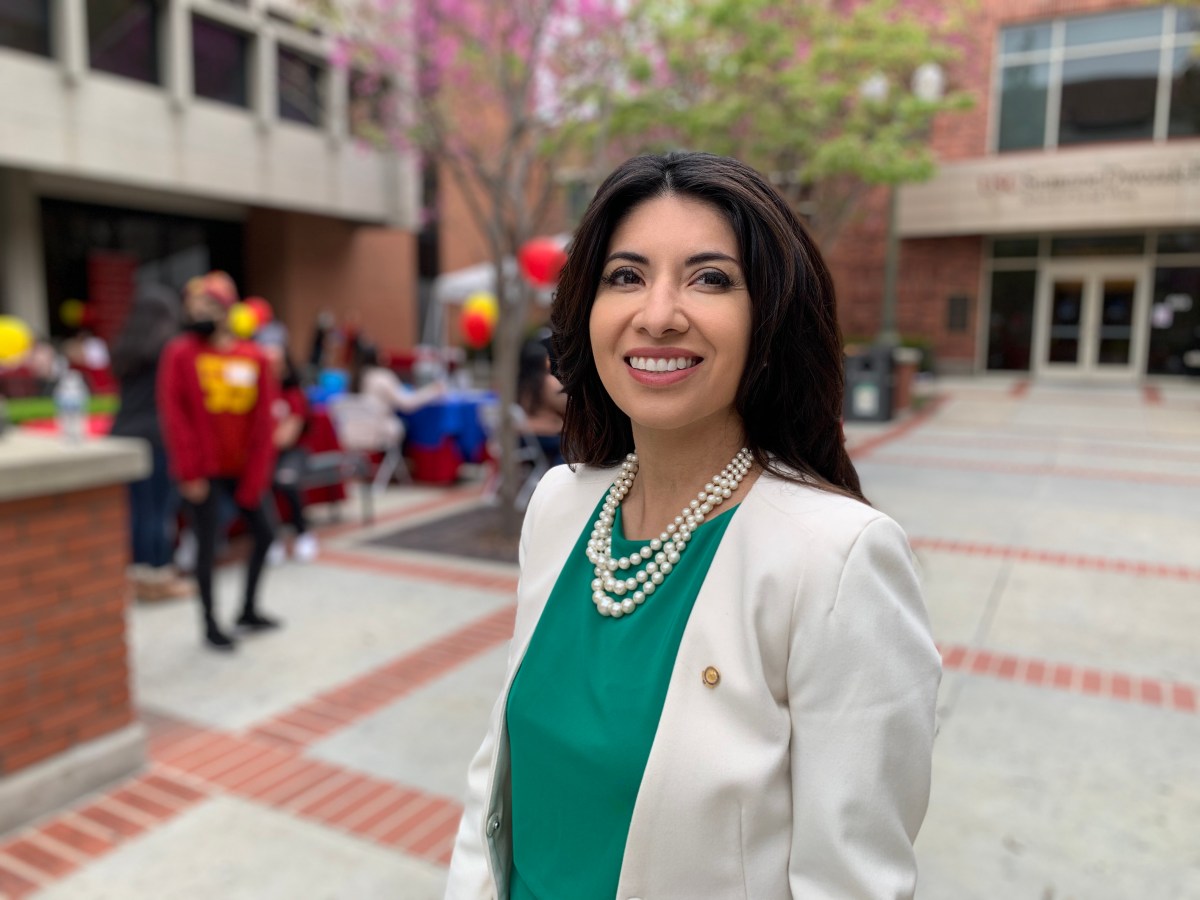 Marina Torres en campaña para ser la primera mujer fiscal de la ciudad ...