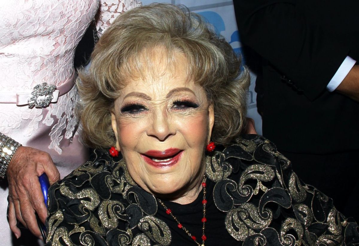 Silvia Pinal es ovacionada durante su regreso a los escenarios ...