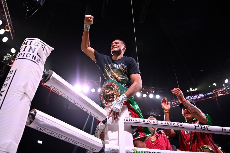 Presidente del Consejo Mundial de Boxeo lanza halagos a David Benavidez ...