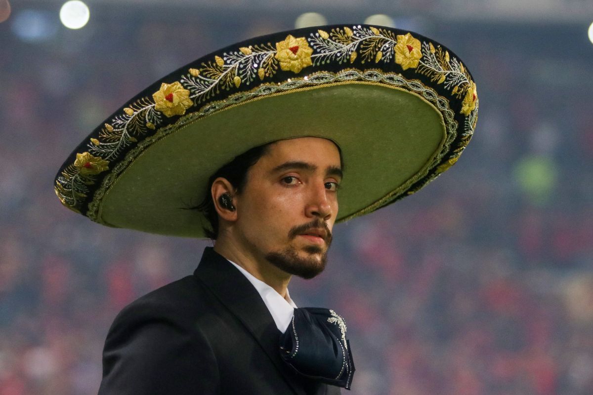 Error al entonar el Himno Nacional de México: Alejandro Fernández Jr ...