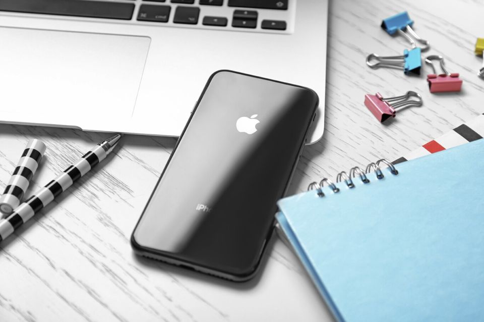 iPhones sin cámara: la nueva tendencia en industrias sensibles - La Opinión