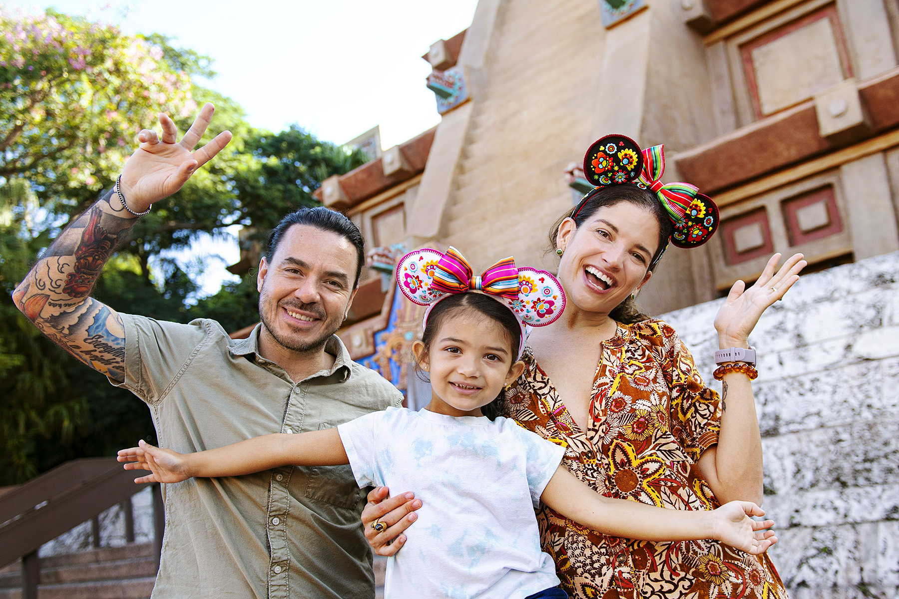 Natalia Jiménez derrocha alegría en Disneylandia junto a su esposo e ...