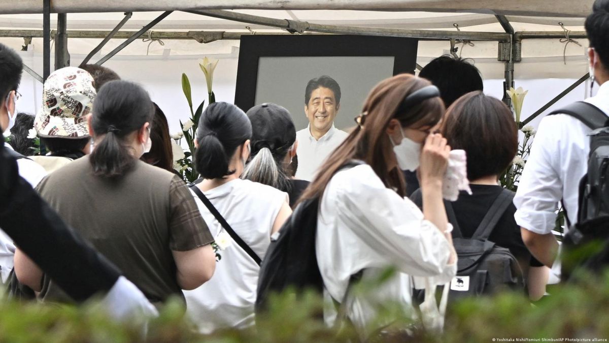 Shinzo Abe Es Despedido En Un Funeral íntimo Que Ha Congregado A Miles