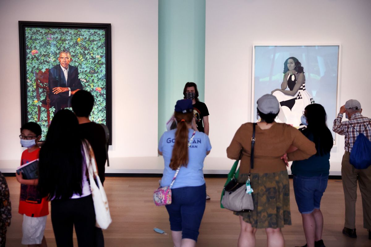 Barack y Michelle Obama regresan a la Casa Blanca para develar sus retratos oficiales - La Opinión