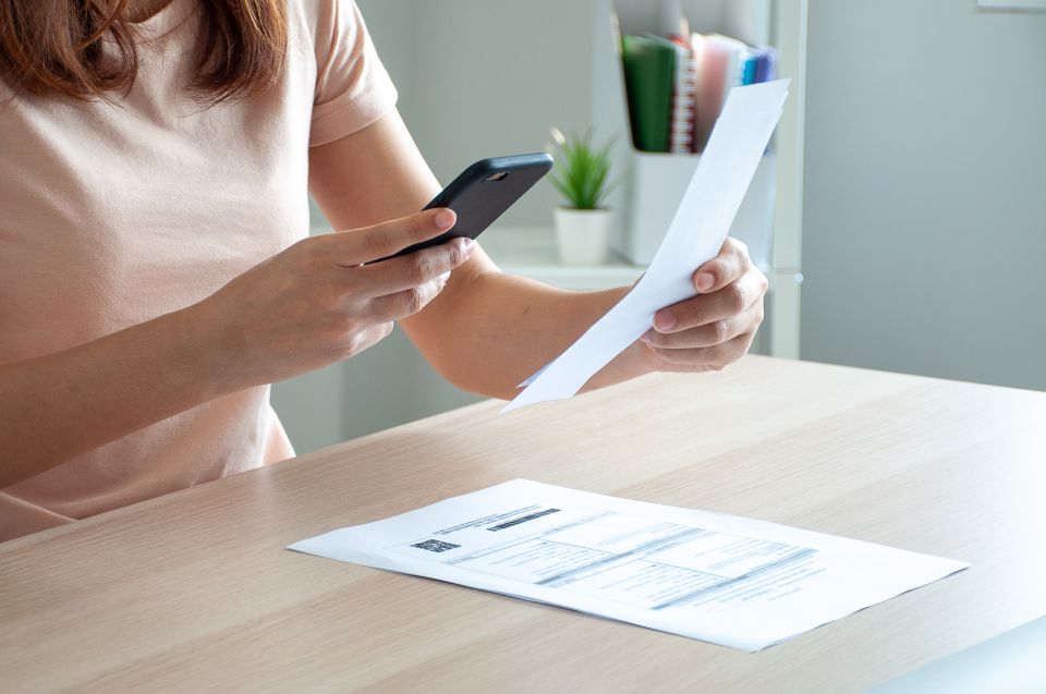 Cómo escanear documentos con tu teléfono - La Opinión