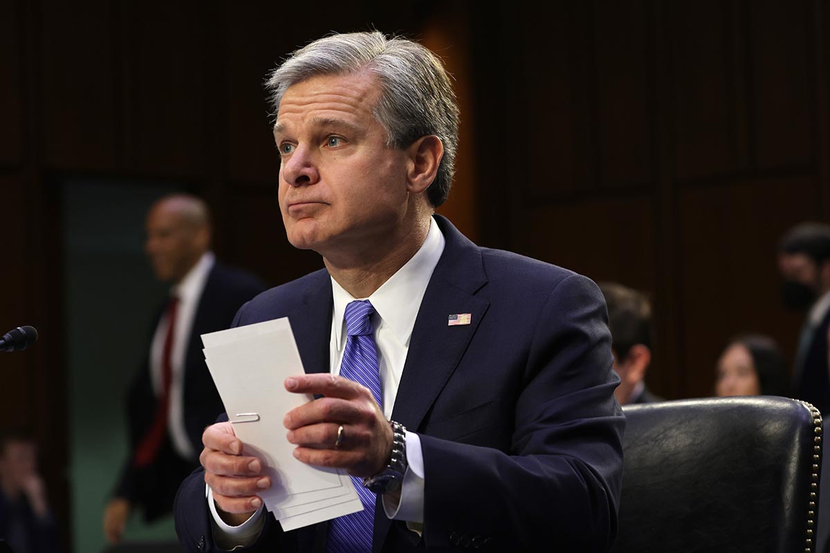 Director de FBI califica de “deplorables y peligrosas” amenazas tras ...