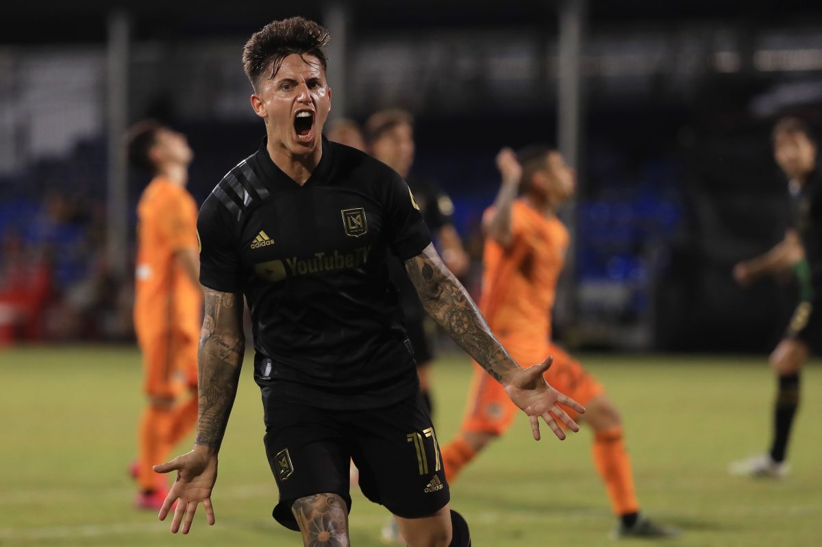 Humo blanco entre las Aguilas y el LAFC: Brian Rodríguez es nuevo ...