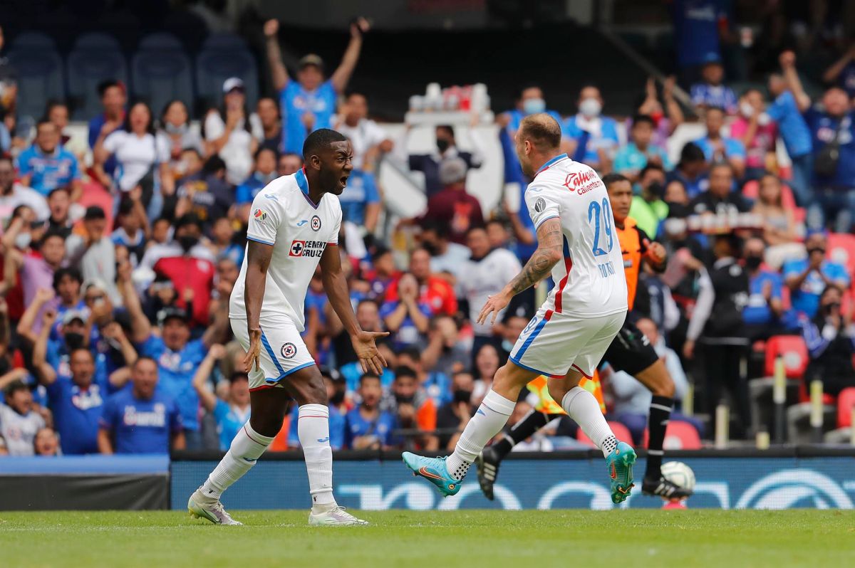 Cruz Azul se impuso con lo justo a Querétaro, sin brillo y silbados por ...
