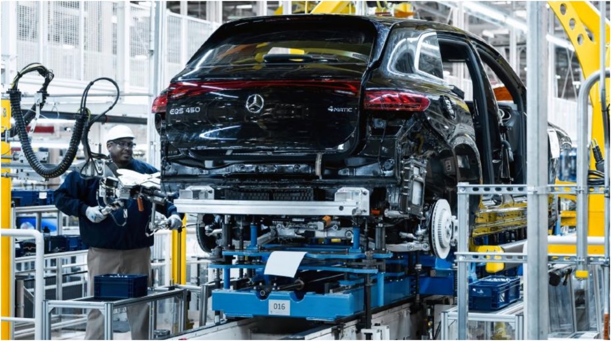 Producción del Mercedes-Benz EQS SUV inicia en EE.UU. en fábrica de Alabama - La Opinión