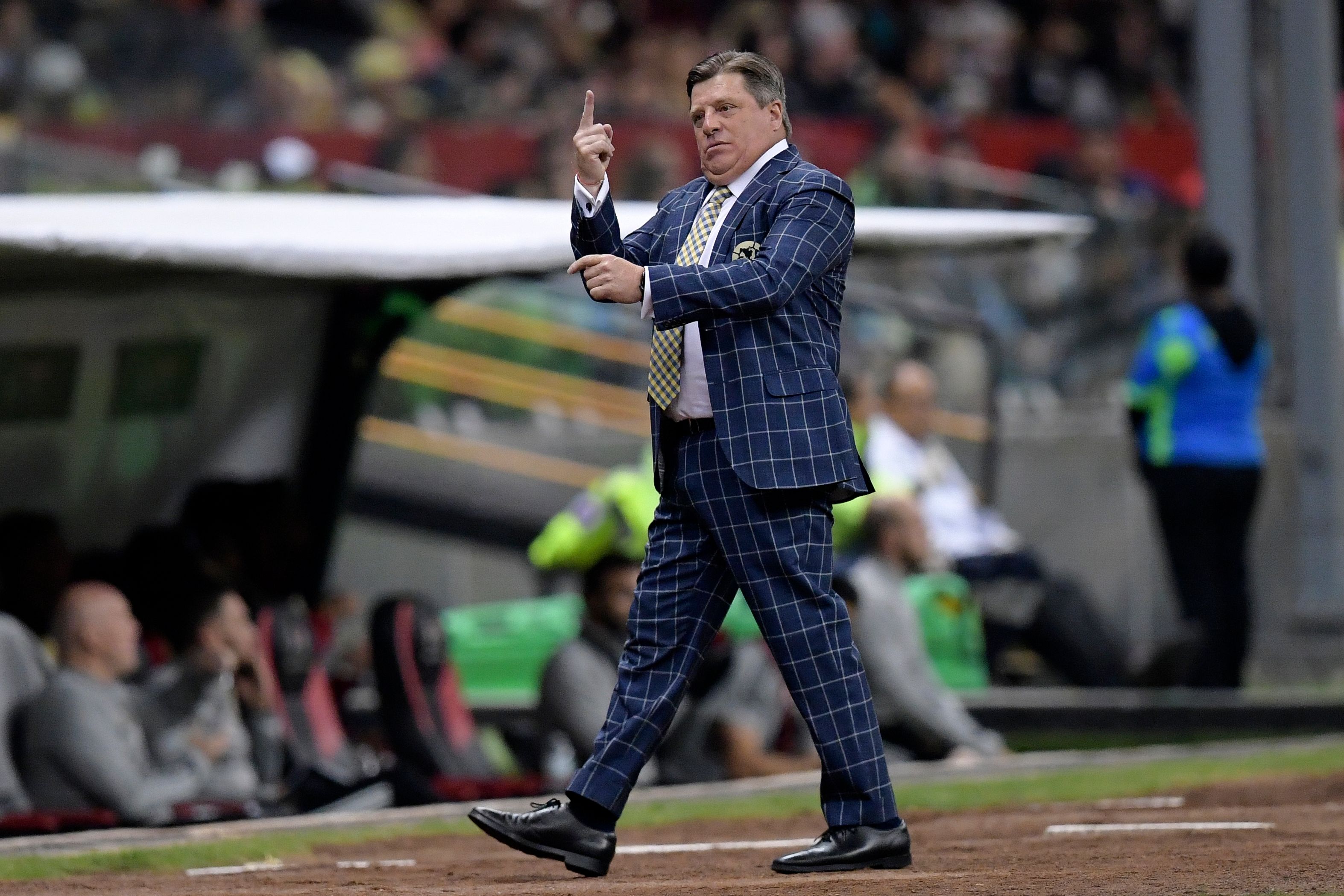 A Miguel Herrera no le gusta que piten a Dani Alves: "Abuchearlo es ...