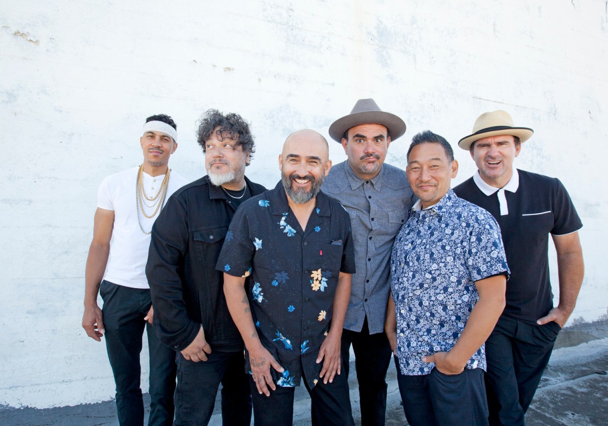 Ozomatli celebra su unidad con 'Marching On' - La Opinión
