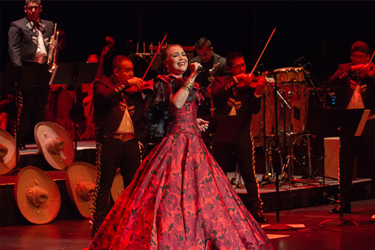 La Reina de la Ranchera, Aída Cuevas, regresa a su familia Soraya - La ...