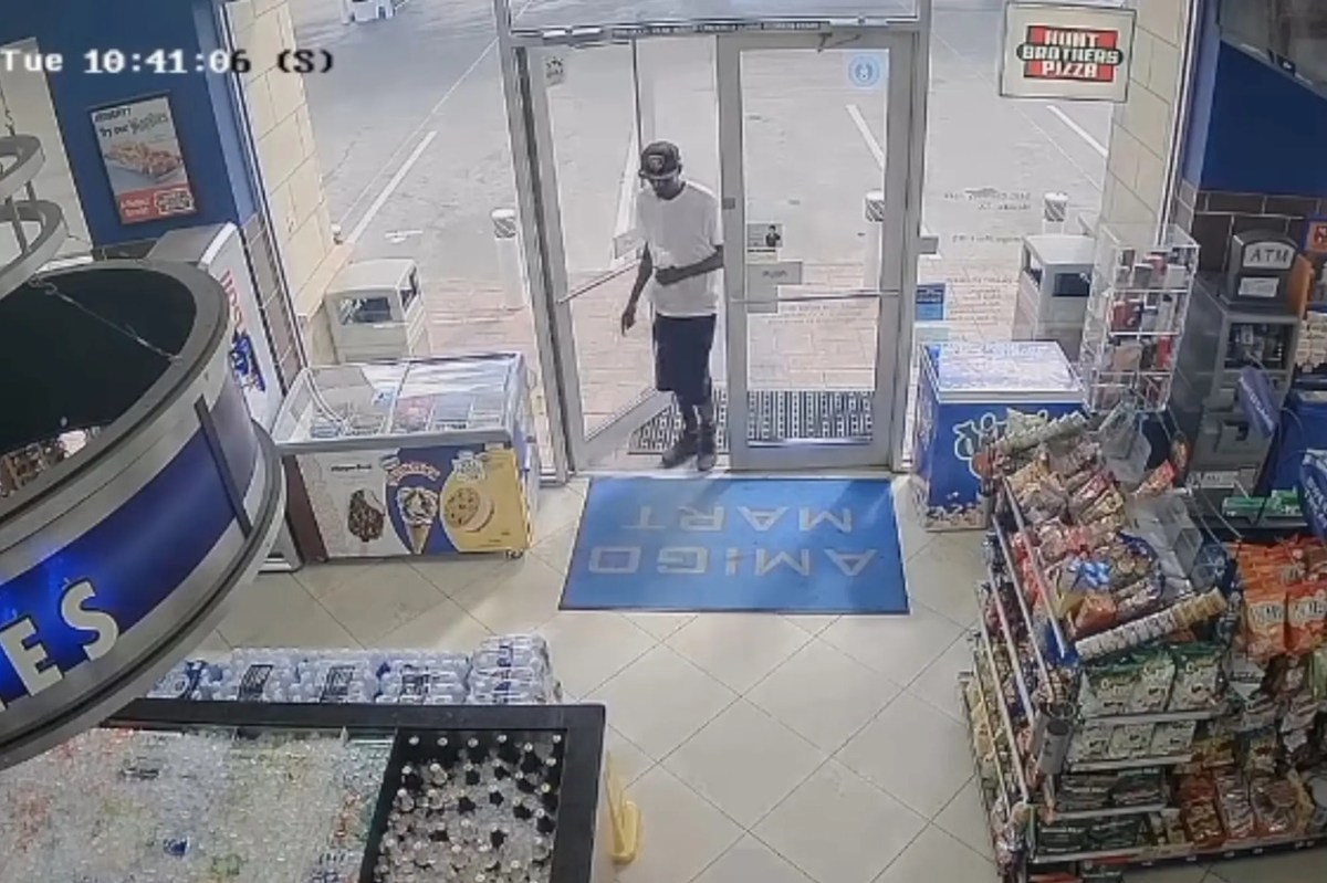 Ladrón de autos en Houston mata a tiros a un padre y deja morir a su hijo de 2 años en un auto ...