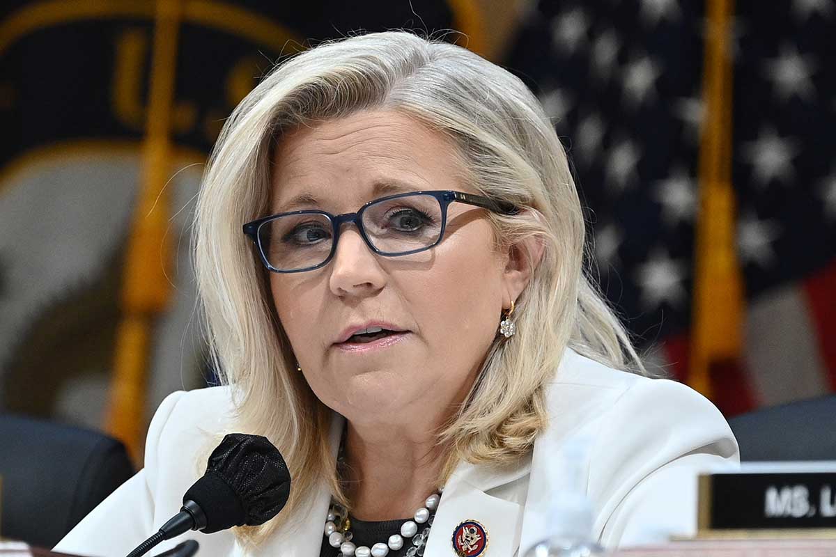 Conservadores critican a Liz Cheney y la llaman "fracasada" por apoyar a demócrata - La Opinión