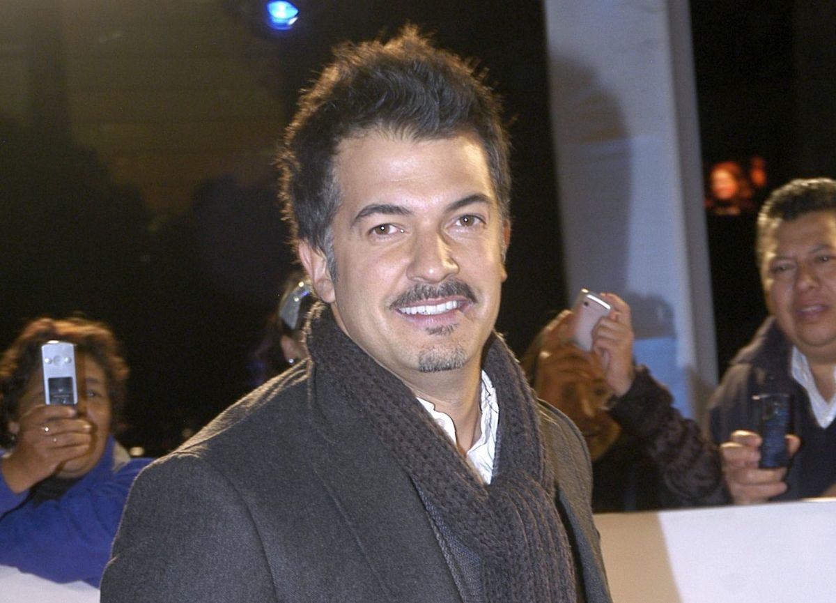 Anna Ferro recuerda a Fernando del Solar colocando un colorido altar ...