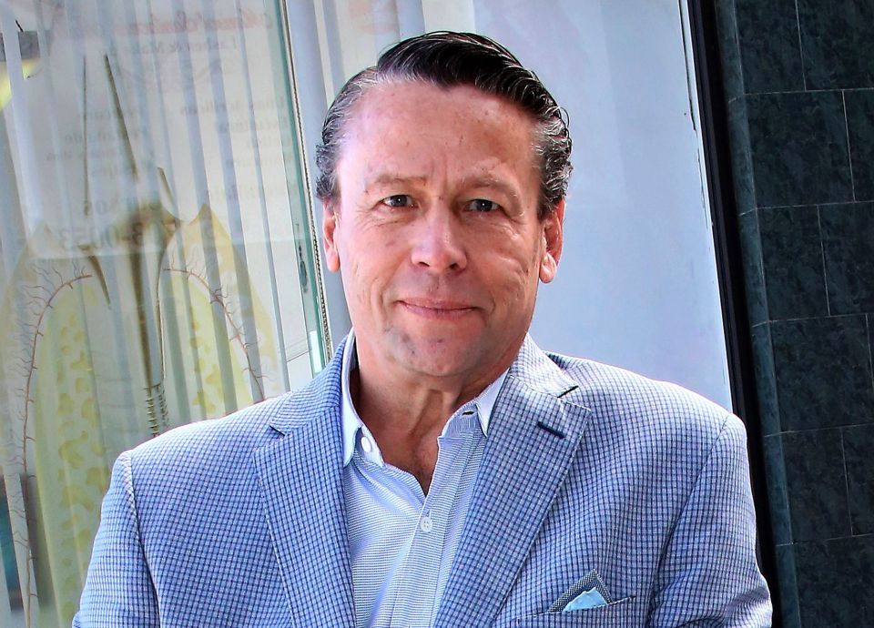 Alfredo Adame muestra cómo quedó su rostro tras cirugía en la que le ...