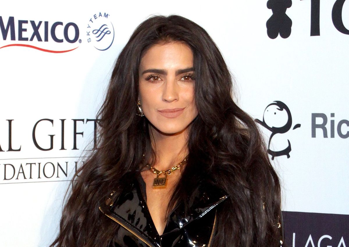 Bárbara De Regil Enseña De Más Por Accidente En La Playa Mientras Graba La Telenovela ‘cabo