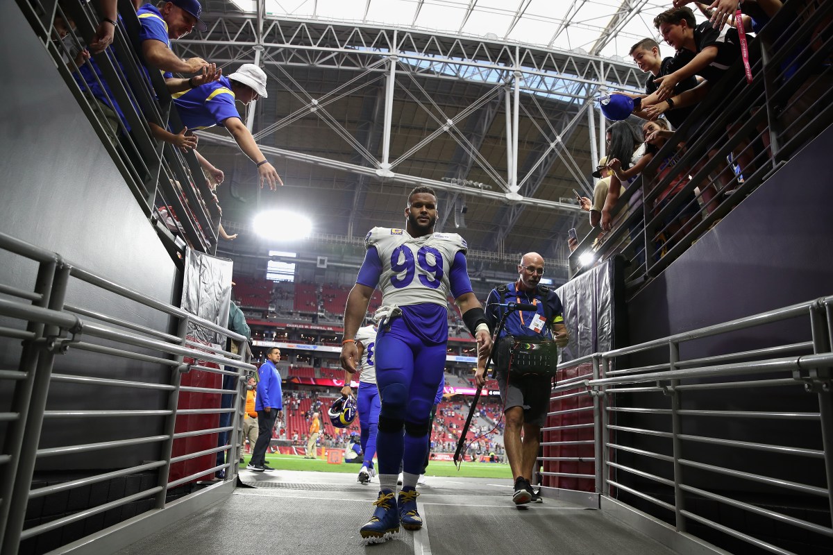 Aaron Donald rompe contrato con empresa de de Kanye West y condena ...