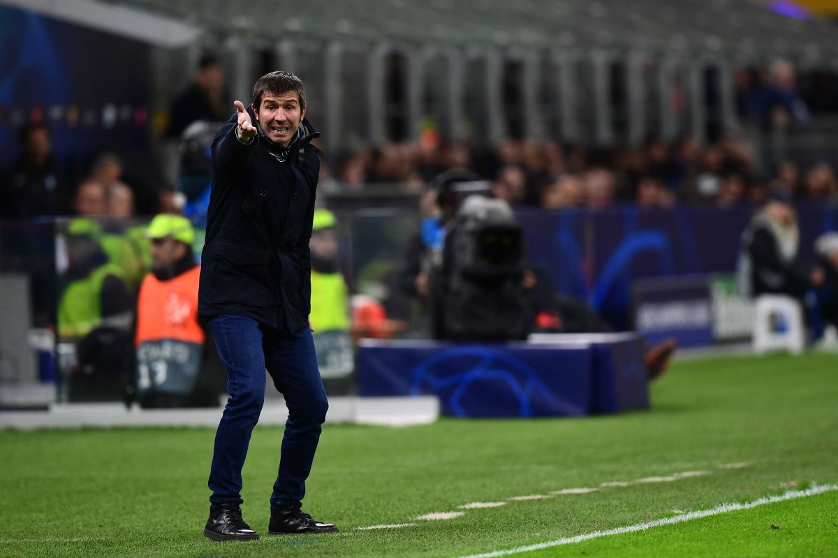 ¿Quién es Albert Celades? La primera opción para ocupar el banquillo de Chivas - La Opinión