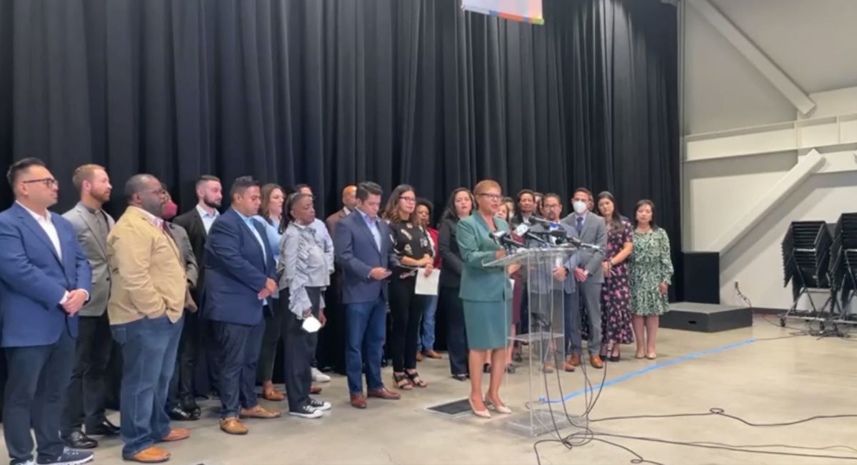 Congresistas Bass y Gómez piden que no haya más abuso de poder en Los ...