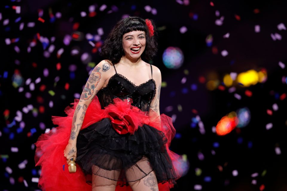 Mon Laferte no se queda callada y responde a las críticas por casarse ...