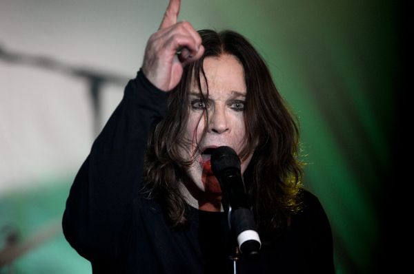 Cuando culparon a Ozzy Osbourne del suicidio de un fanático de 19 años ...