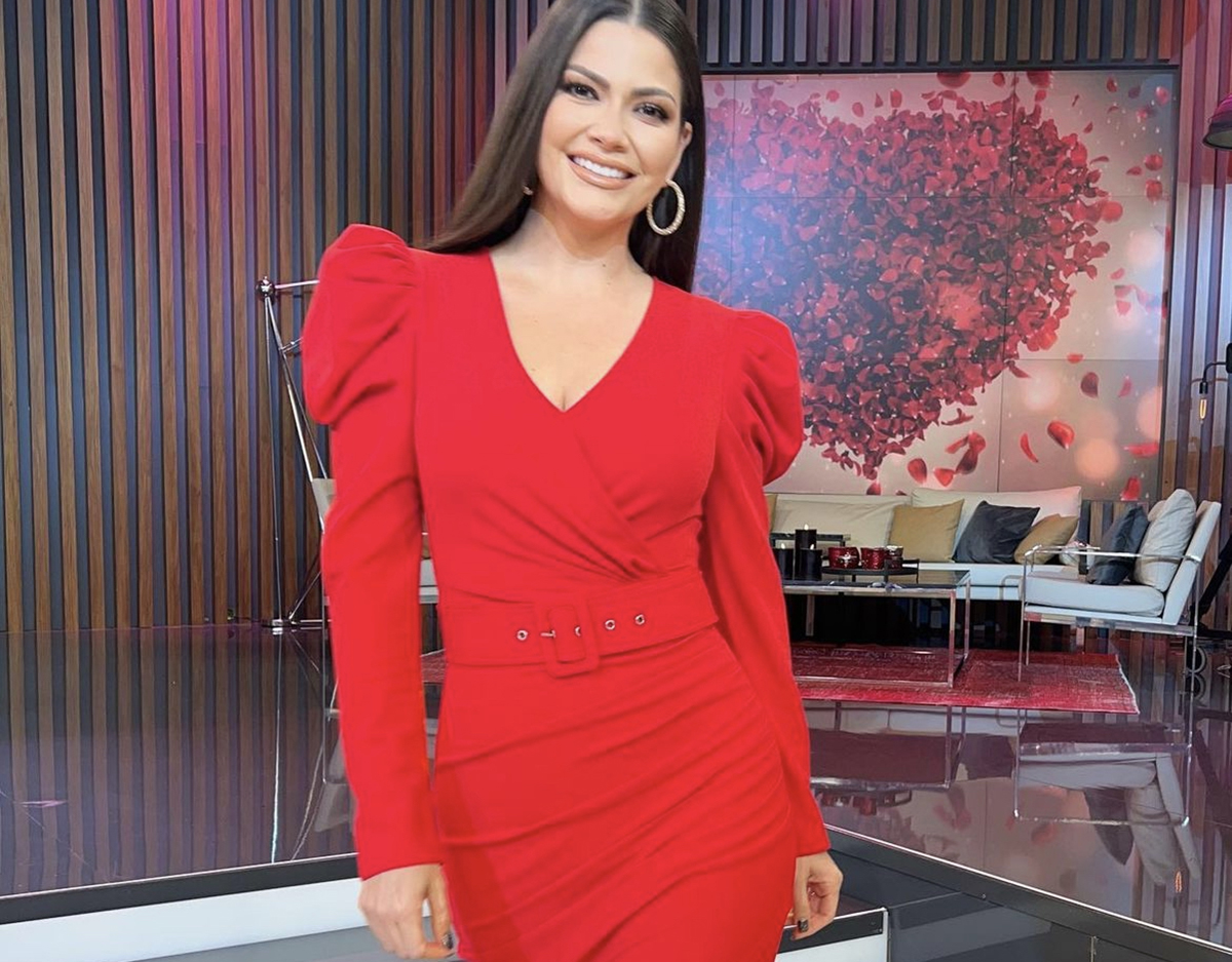 Ana Patricia Gámez posó junto a Jomari Goyso en un sensual vestido de abertura peligrosa - La ...