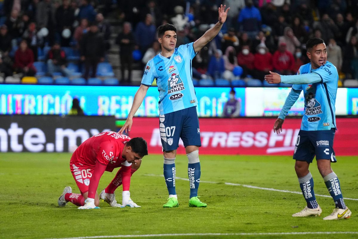 Pachuca sufrió un susto tras el desmayo de Oscar Ustari cuando atajó un ...