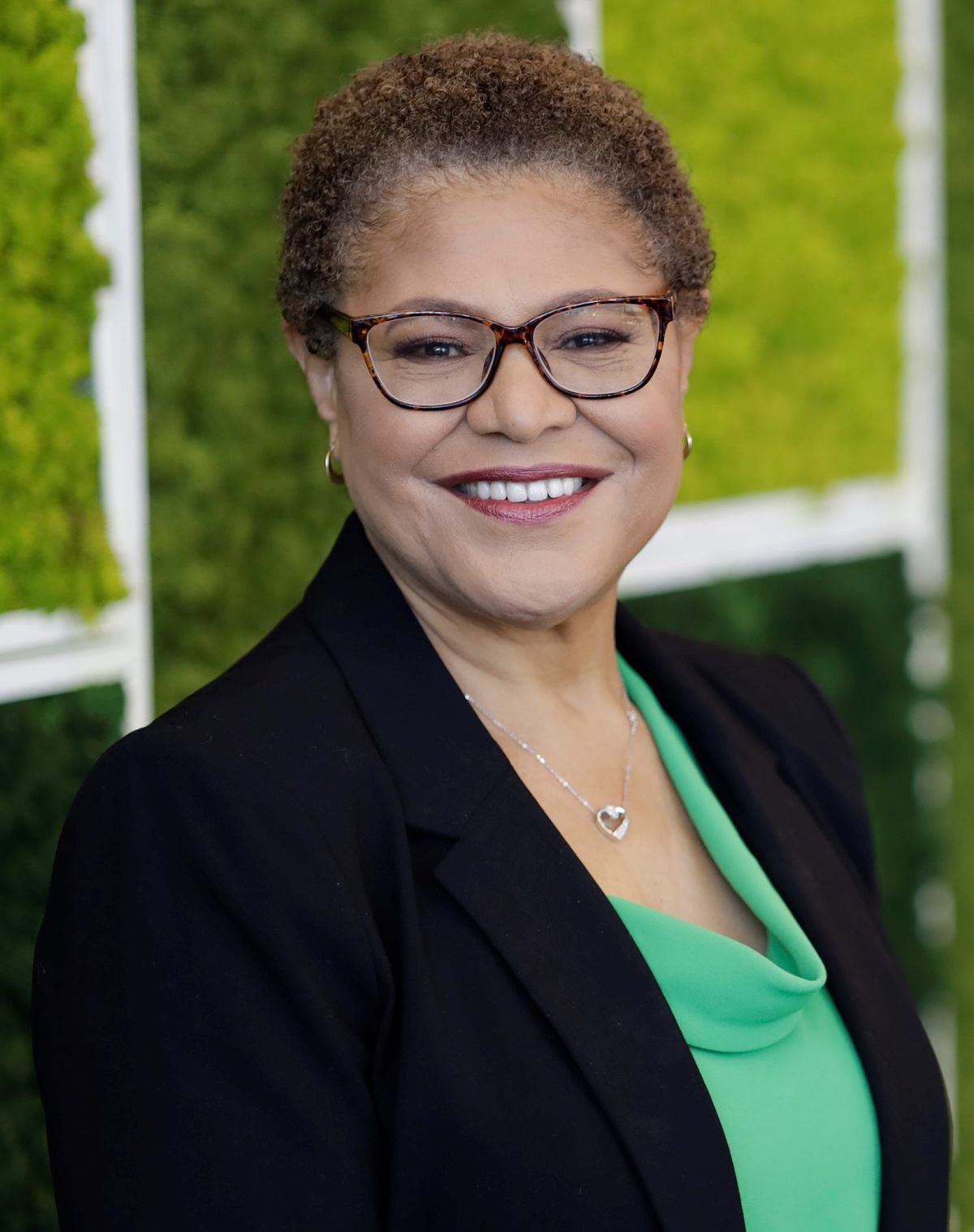 Cumplir con sus promesas es el mayor desafío que le espera a Karen Bass ...
