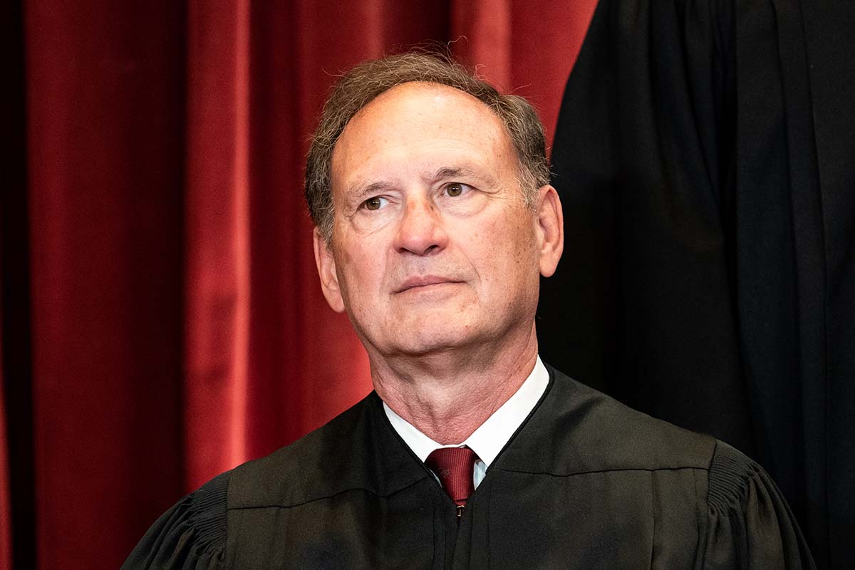 Abogados conservadores elogian al juez Alito por revocar Roe vs. Wade ...
