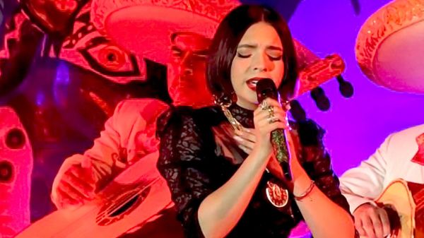 Ángela Aguilar demandará a quienes filtraron fotos íntimas falsas con ...